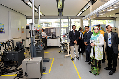 Universal Testing Machine Laboratory, Universiti Teknologi PETRONAS ...