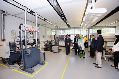 Universal Testing Machine Laboratory, Universiti Teknologi PETRONAS ...