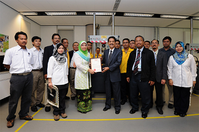 Universal Testing Machine Laboratory, Universiti Teknologi PETRONAS ...